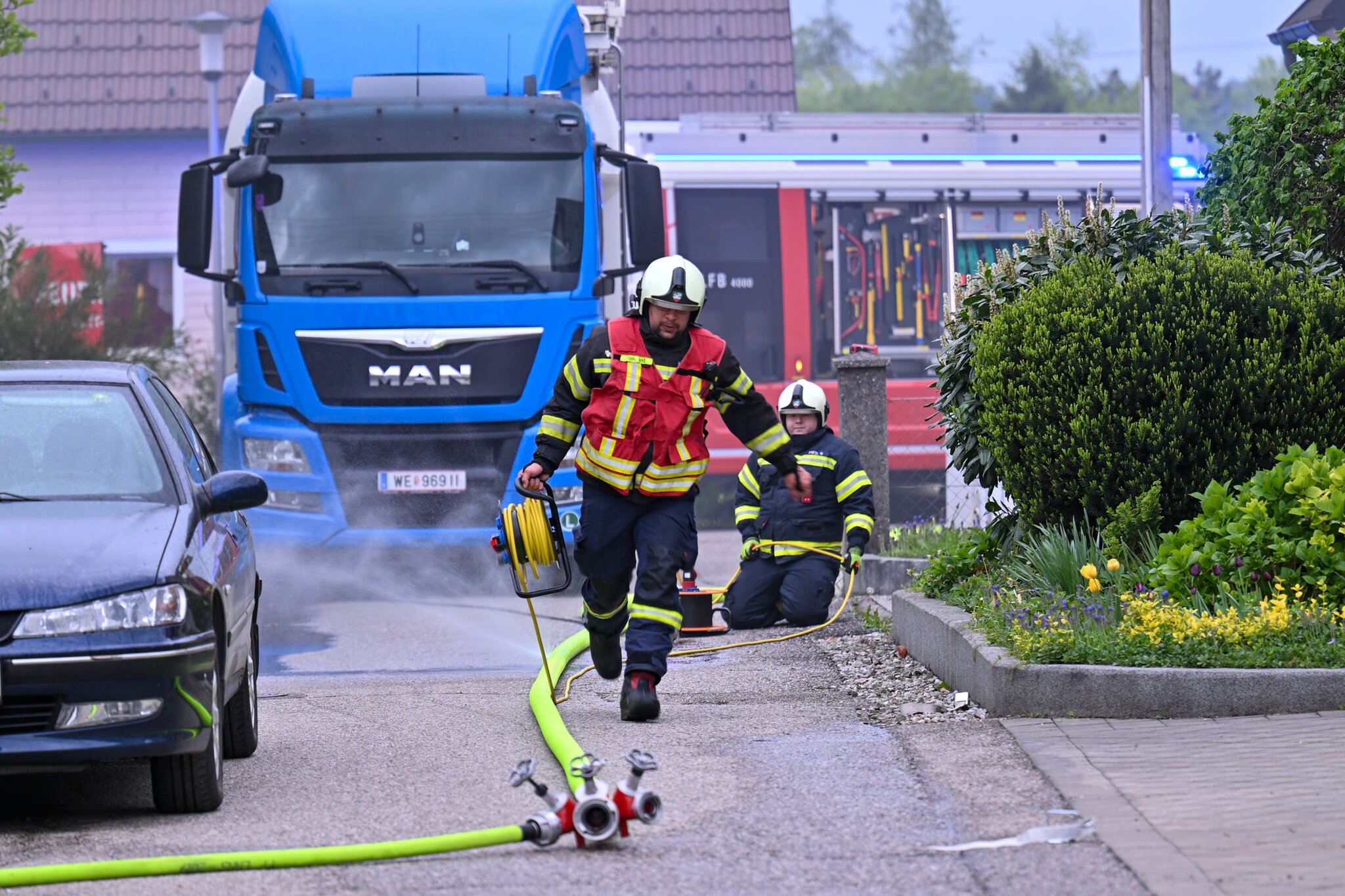 Kellerbrand in Enns: Kleinkind und Mutter gerettet, Mann tot geborgen - Enns