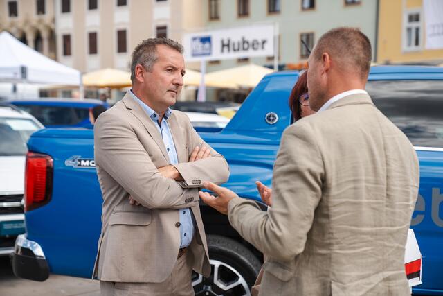 Bildergalerie zur Brucker Autoschau 2024: Freundschaftliche ...