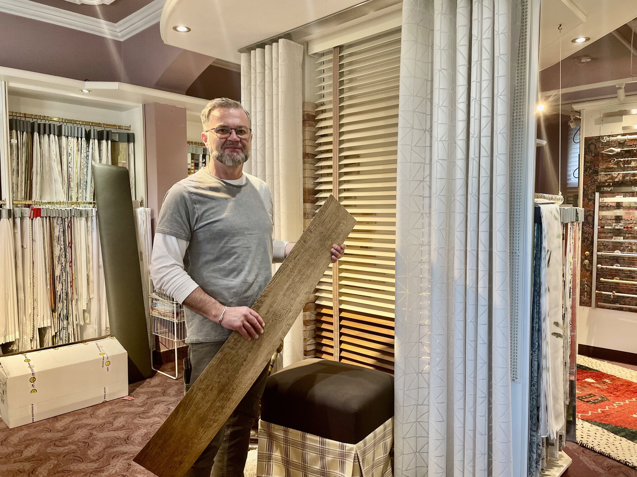 Serie "Mein Handwerk": Heiligenkreuzer Tapezierer und Dekorateur macht ...