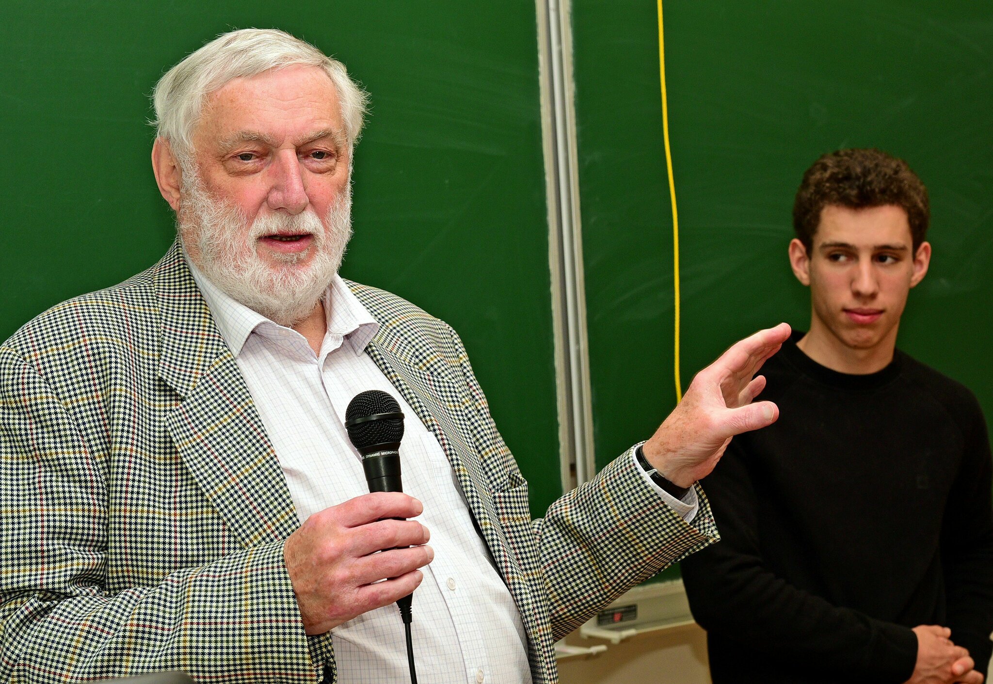 Ehemaliger EU-Kommissar: Franz Fischler besuchte Oberstufenschüler des ...