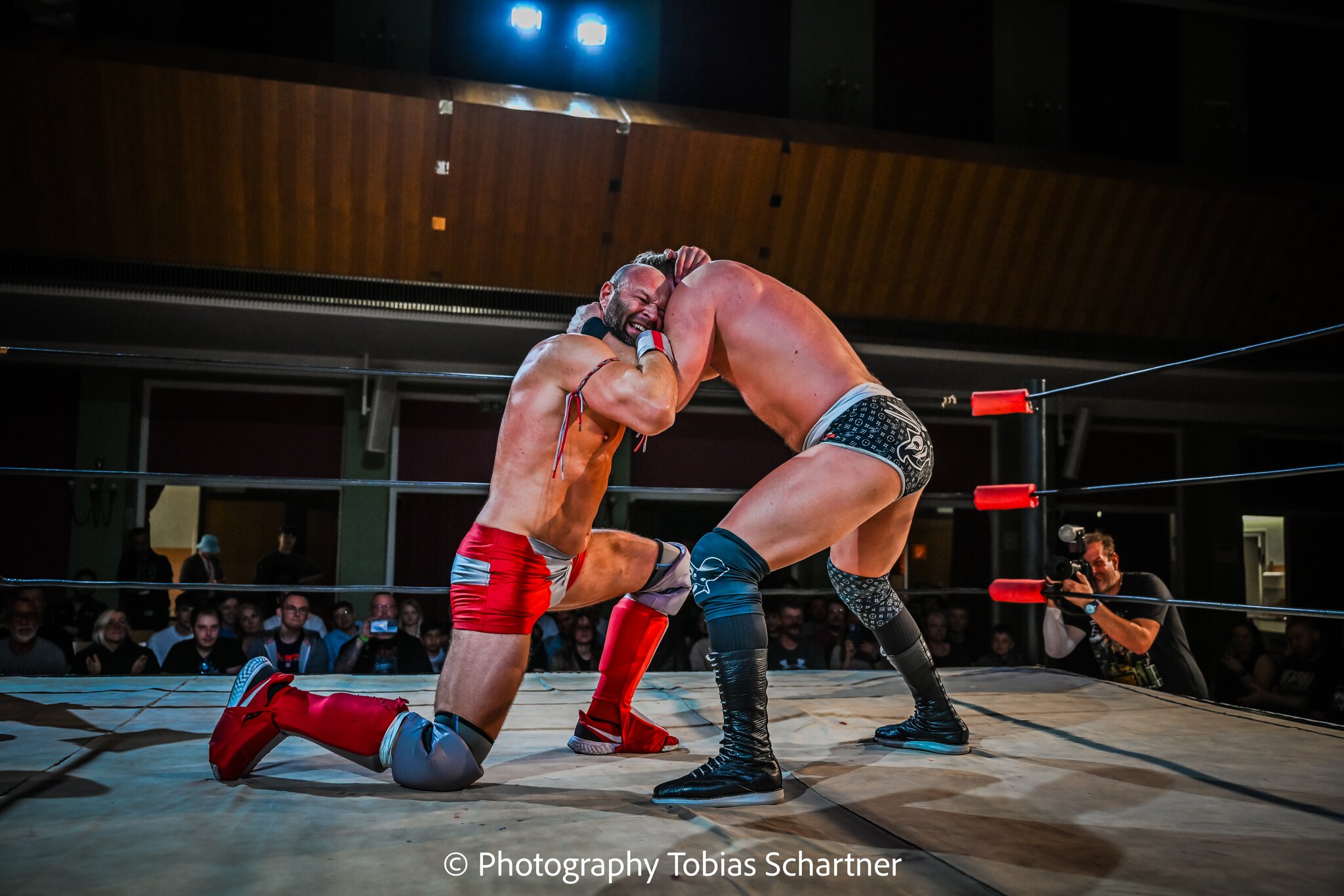 Catch-Wrestling Enns: Spektakuläre Stunts und viel Action in Stadthalle ...