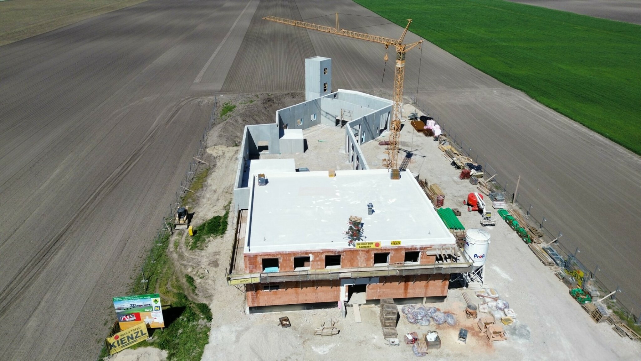 Lassee: Gleichenfeier beim neuen Feuerwehrhaus - Gänserndorf