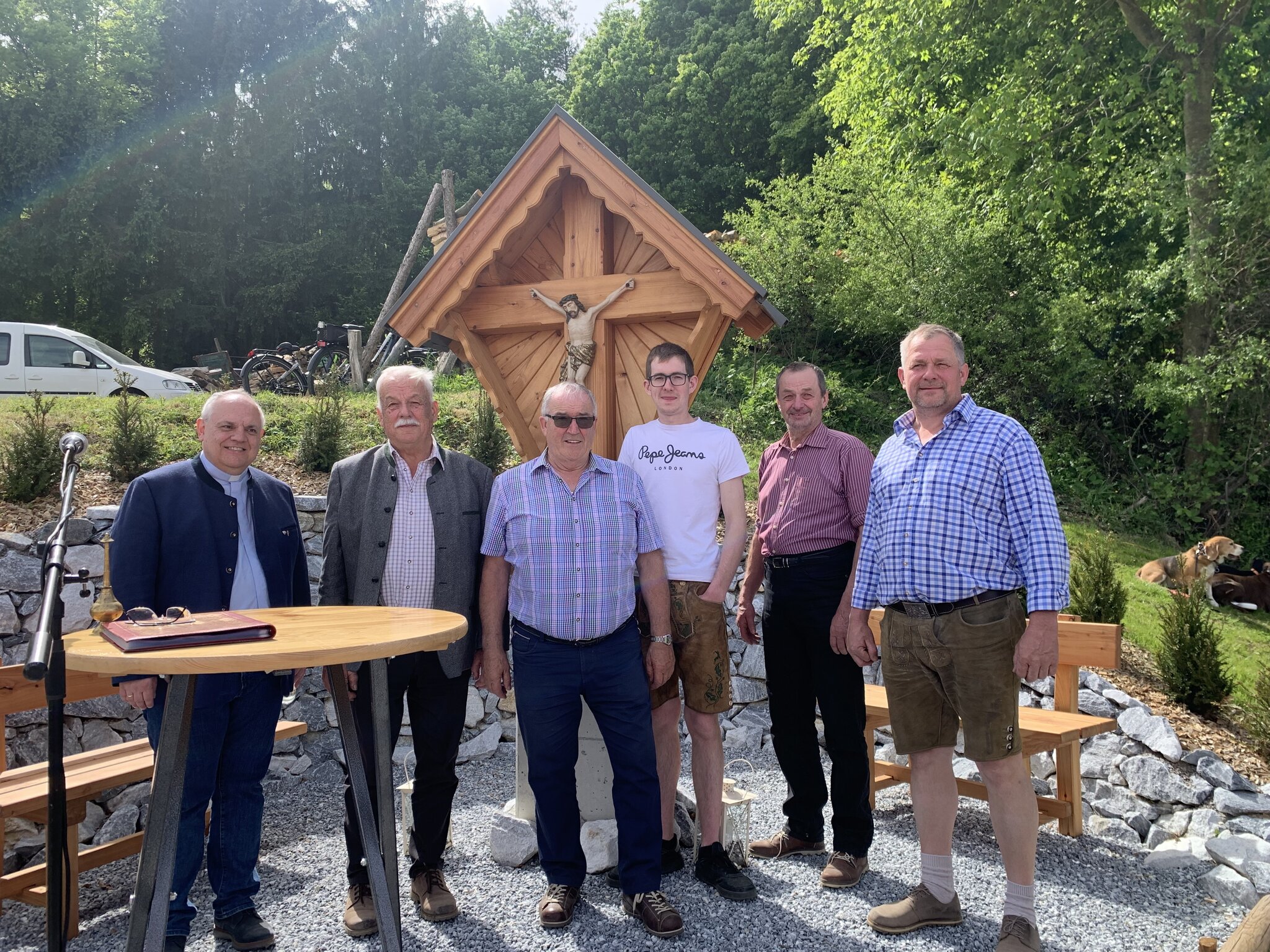 Neues Georgskreuz errichtet: Kreuz wurde feierlich eingeweiht - Tulln