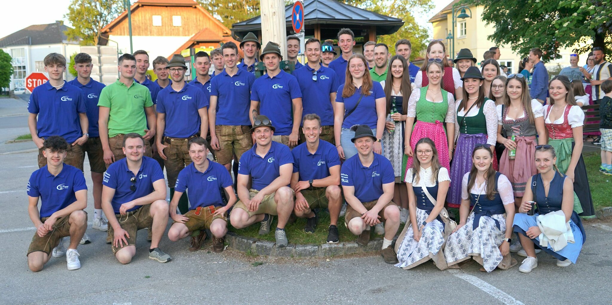Ein Hoch dem ersten Mai - Maibaumaustellen in Gschwandt bei Gmunden - Salzkammergut