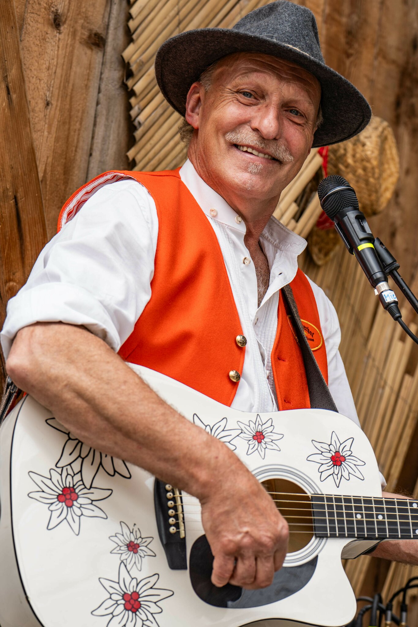 Gerhard Lechner Live im Kutscherhof Axams: Ein Musiker mit Leib und ...