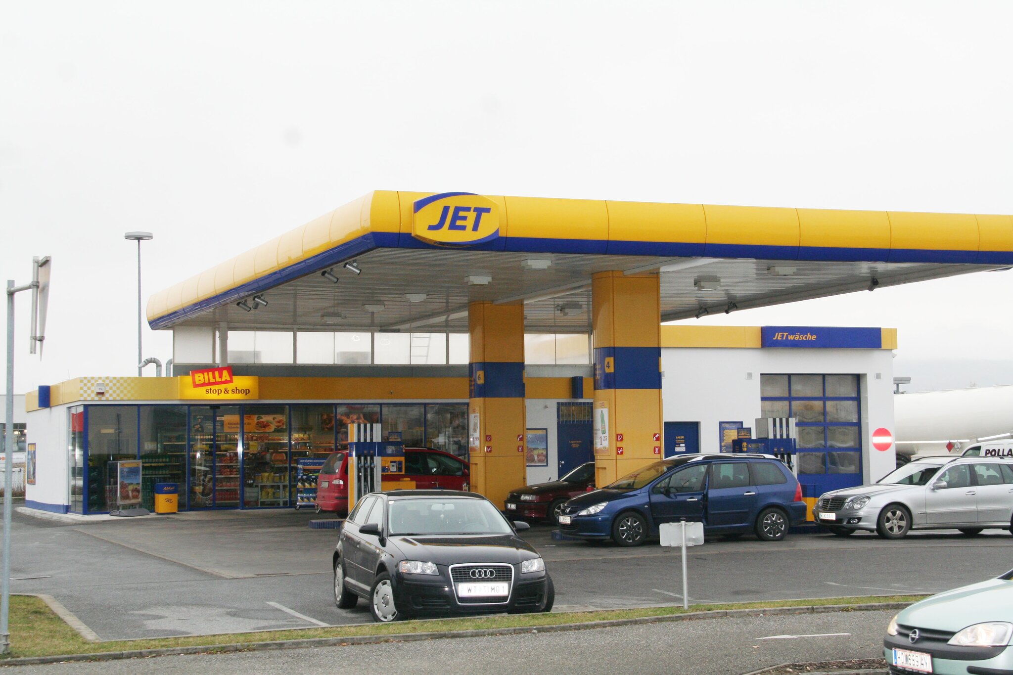 Umstellung auf grüne Kraftstoffe: 162 Jet-Tankstellen werden verkauft