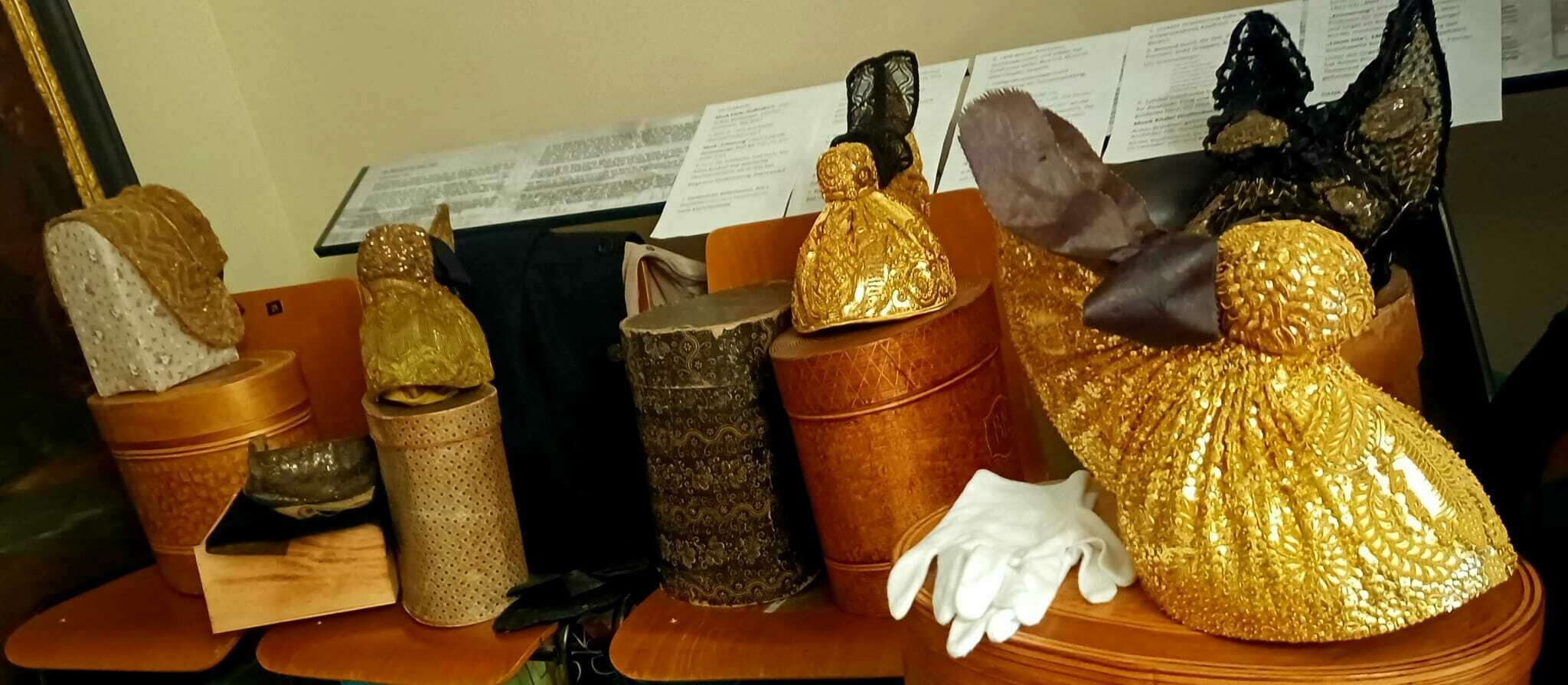 Goldhaubengruppe Enns: „Die Goldhaube, eine waschechte Oberösterreicherin!“ - Enns