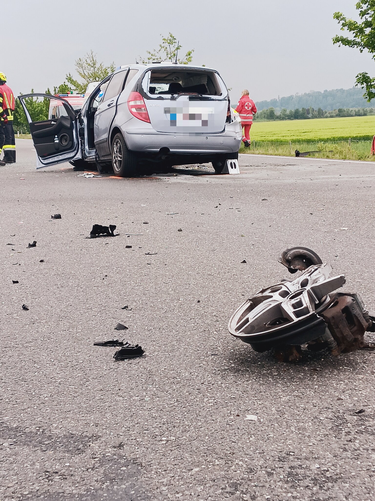 Schwerer zusammenstoß zwischen PKWs und LKW: Schwerer Verkehrsunfall auf der B309 in Kronstorf ...
