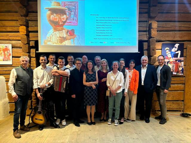 Zeitgenössische Kunst trifft Volkskunst: Steinberg Thomas Figurenwelt ...