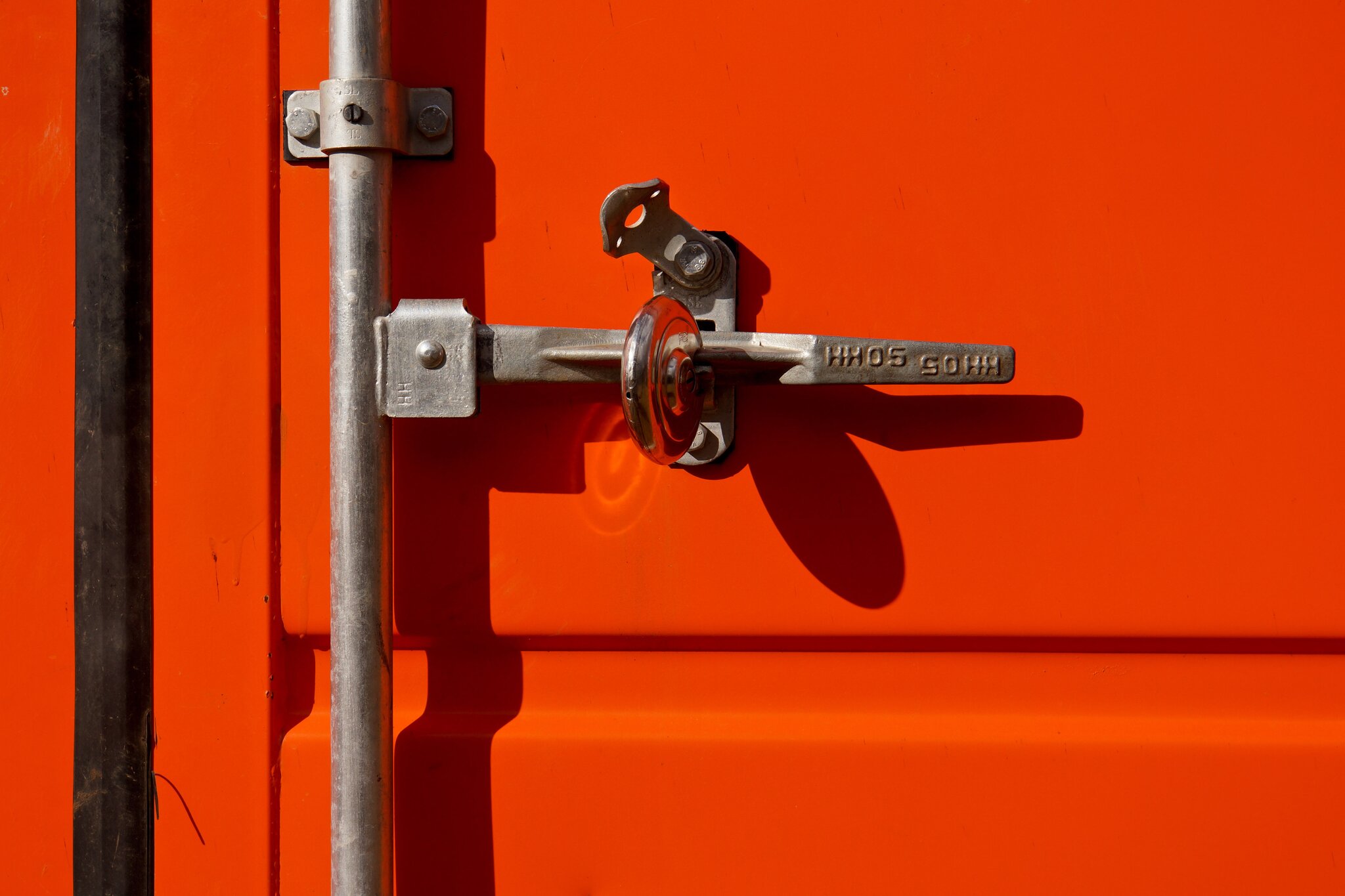 Polizeimeldung: Unbekannte Täter brachen Baucontainer in Prutz auf ...