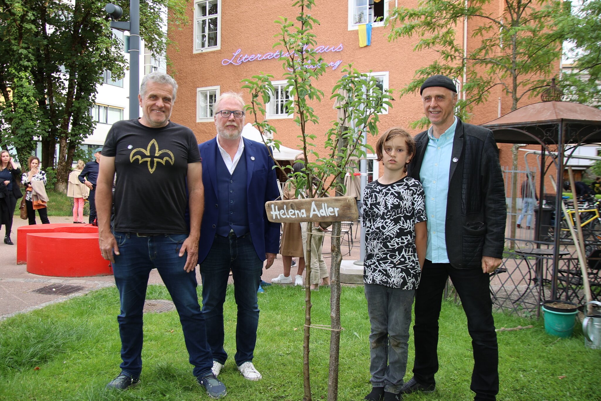Ein Birnbaum zur Erinnerung: Gedenken an Schriftstellerin - Flachgau