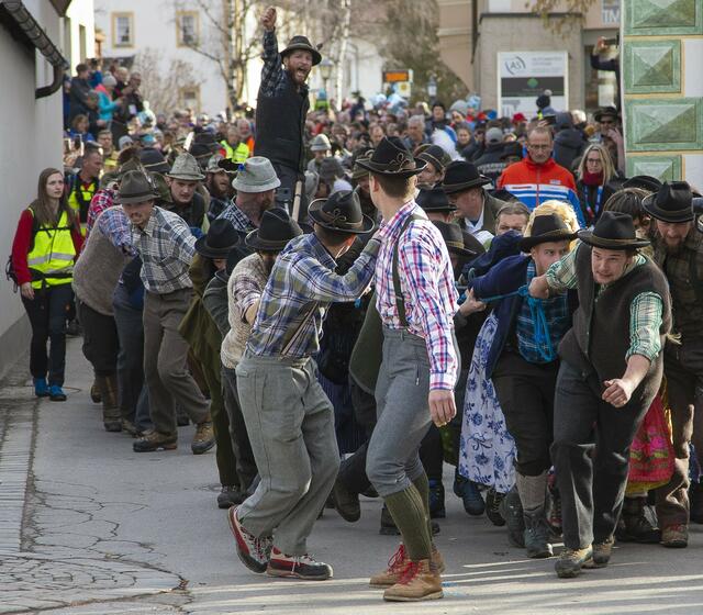 Brauch in Umhausen: Larchziehen ist ein Fasnachtsbrauch - Imst