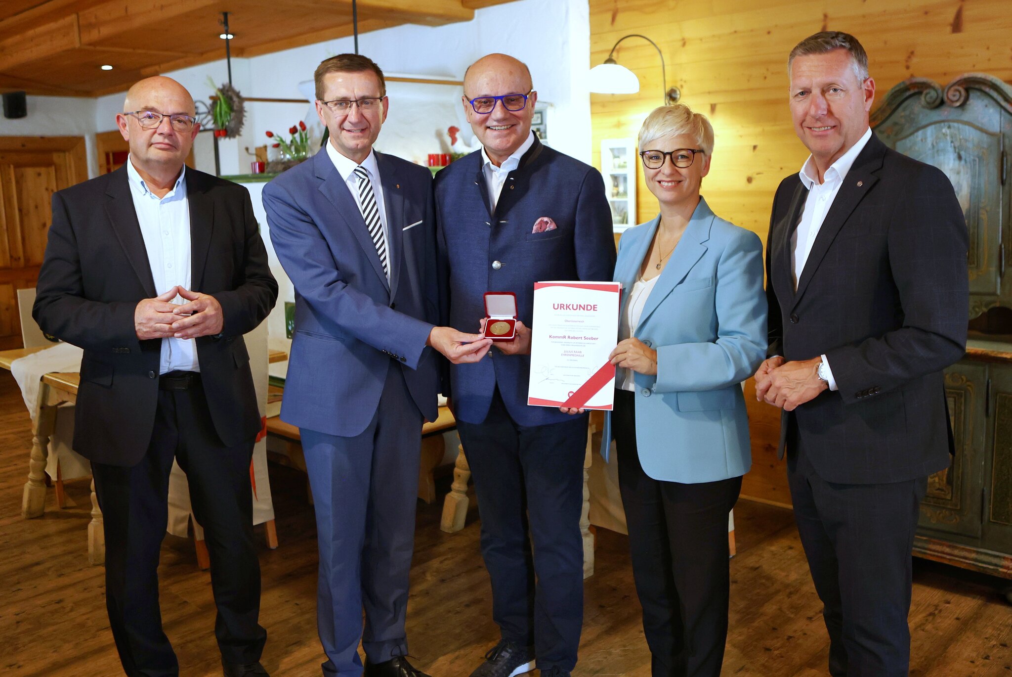 Höchste Wirtschaftsbund-Auszeichnung: Robert Seeber erhielt Julius Raab ...