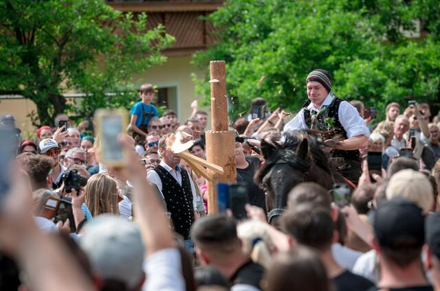 Große Bildergalerie: Kufenstechen in Feistritz - Gailtal