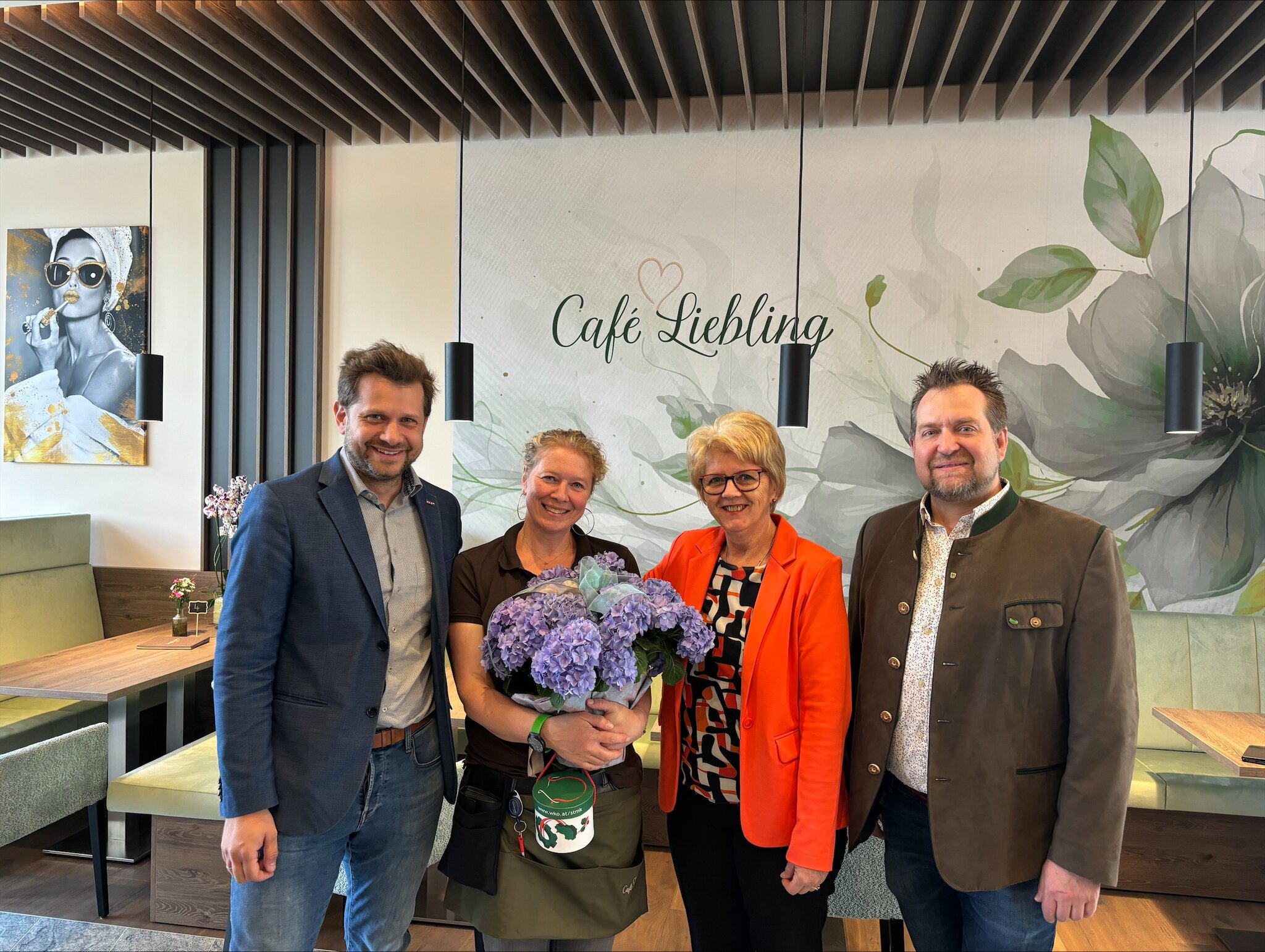 Am Rathausplatz: "Café Liebling" in Groß St. Florian eröffnet ...