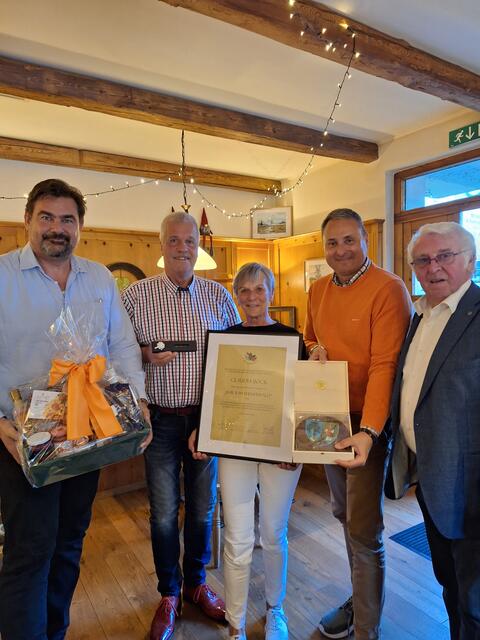 Eine Überraschung ist gelungen: Verabschiedung für Claudia Bock ...