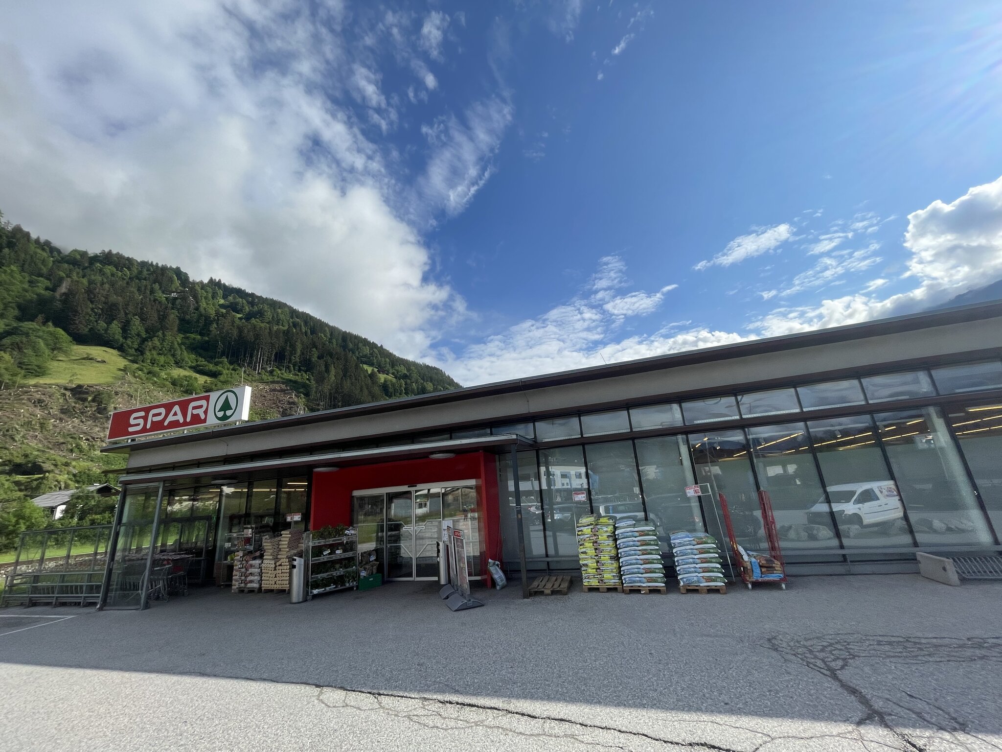 Infrastruktur: Zell a. Z.: Neuer Spar Markt mit Augenmaß - Schwaz
