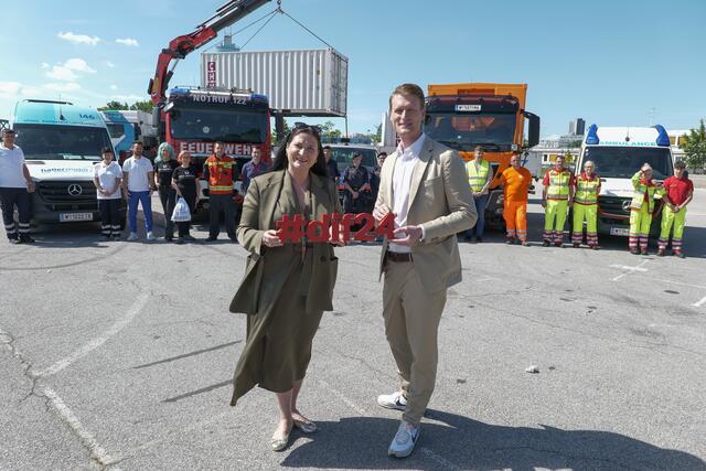 Lokalaugenschein: Aufbauarbeiten für Donauinselfest 2024 haben begonnen - Wien