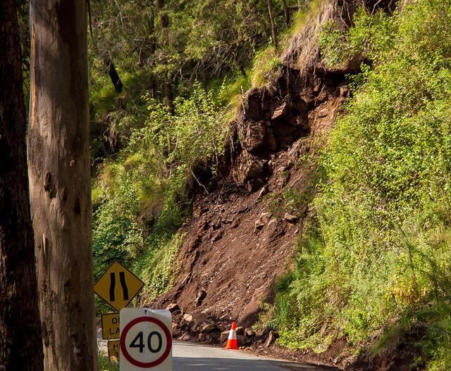 Nach Unwetter: Erdrutsch verlegte L324 bei Assling - Osttirol