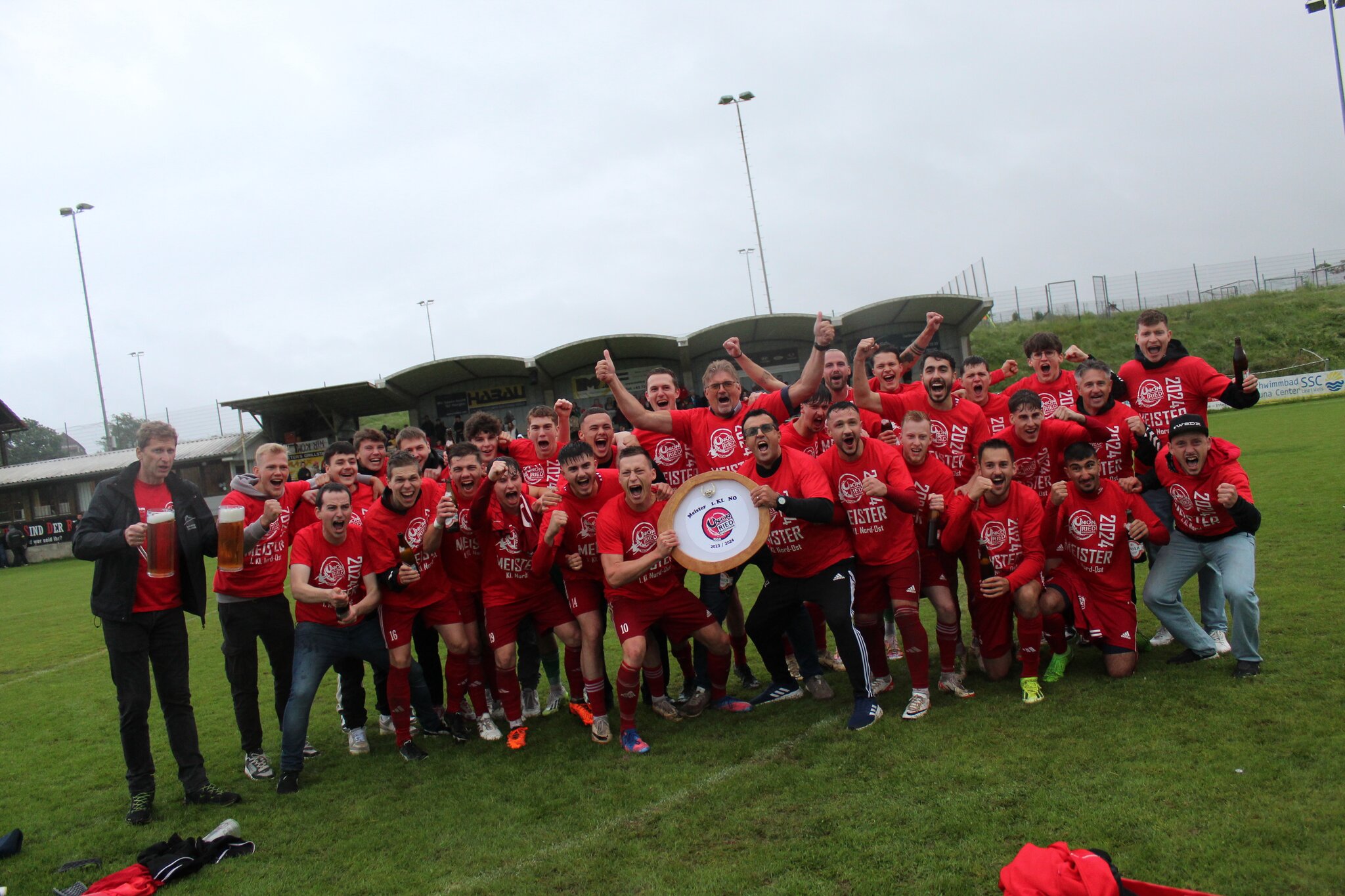 Bildergalerie: Union Ried in der Riedmark jubelt über die Meisterschaft ...