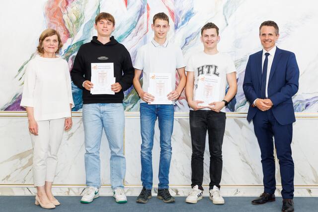 Vorarlbergs Mathe-Asse geehrt: Känguru der Mathematik 2024 - Vorarlberg