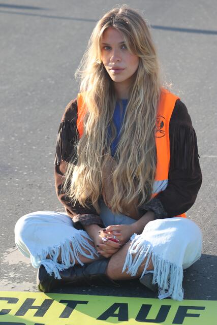 Arrest in Wien: Letzte Generation-Gesicht Anja Windl tritt Haftstrafe ...