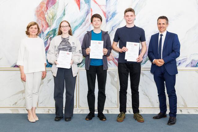 Vorarlbergs Mathe-Asse geehrt: Känguru der Mathematik 2024 - Vorarlberg