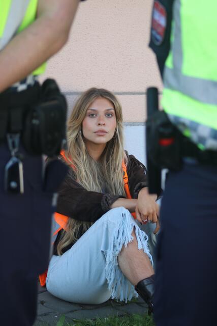Arrest in Wien: Letzte Generation-Gesicht Anja Windl tritt Haftstrafe ...