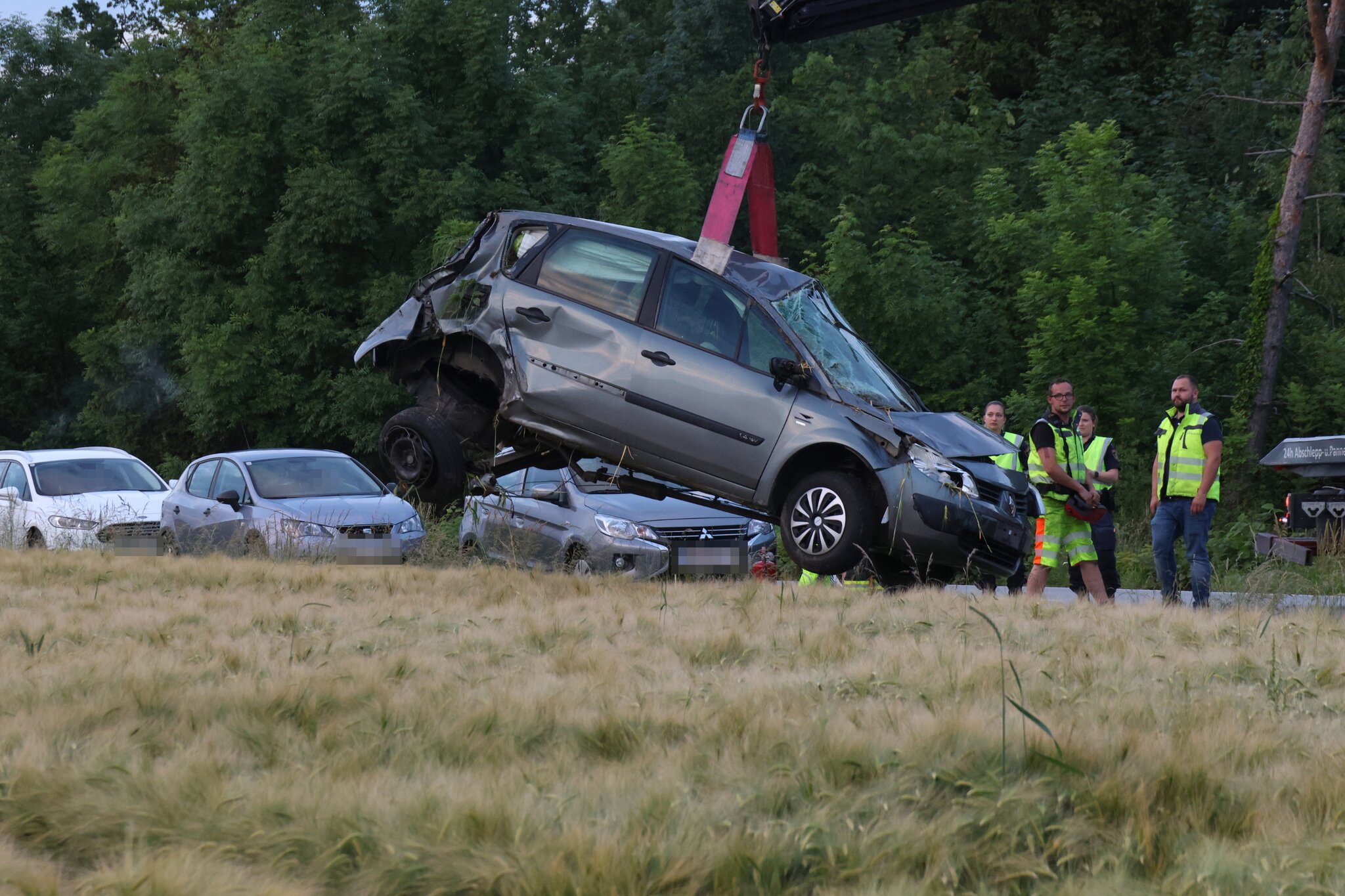 Schwerer Unfall: Auto überschlägt sich nach Crash in Edt bei Lambach ...