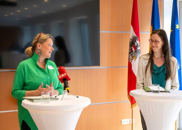 Landhaus St. Pölten: Premiere der Kinder- und Tierschutzkonferenz ...