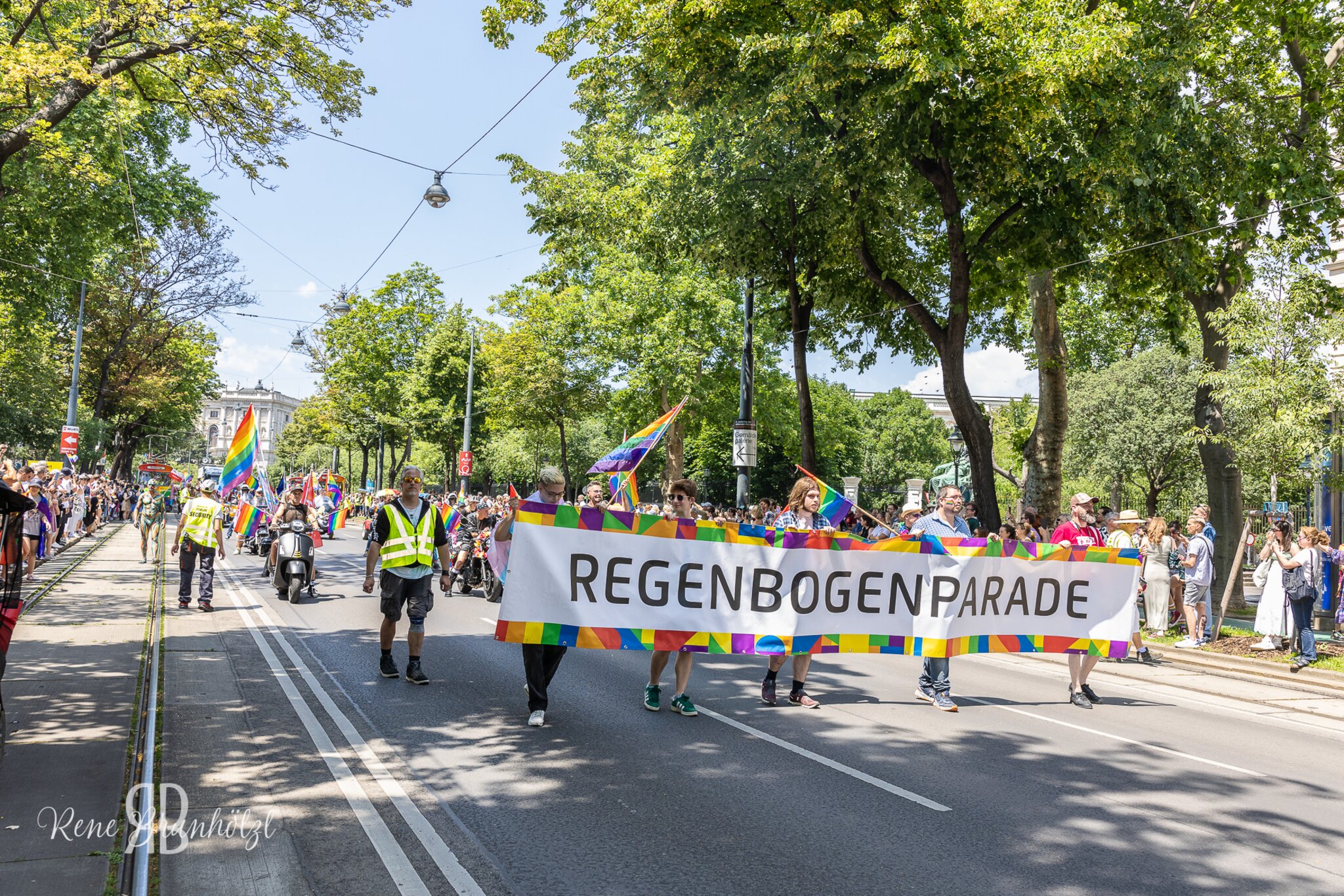 VIENNA PRIDE: Regenbogenparade am Ring - Wien