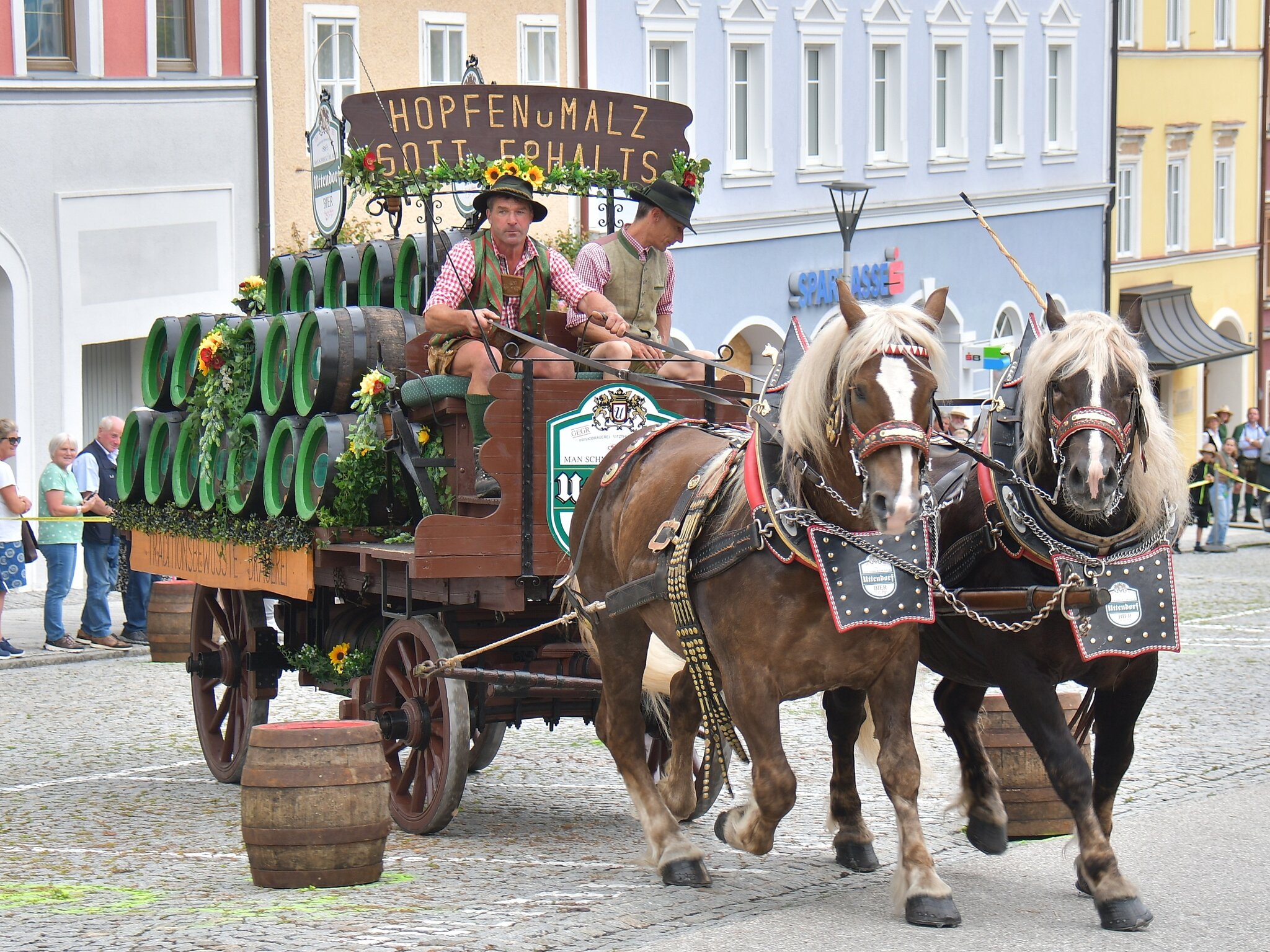 Tradition in Haag am Hausruck: 13. Österreichisch - Bayrisches Bierwagen-Geschicklichkeitsfahren ...
