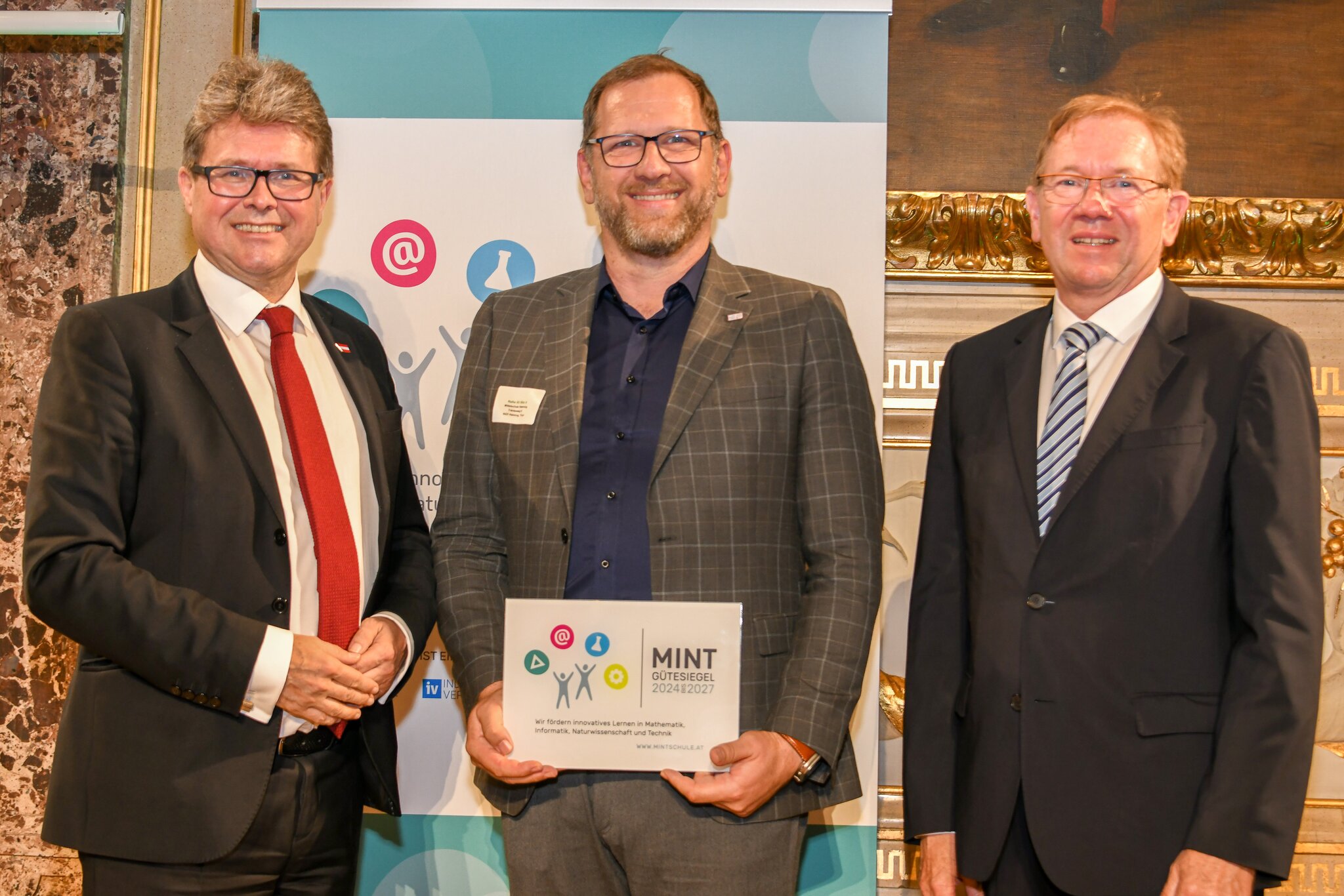 MINT: Gütesiegel vom Bundesministerium an die Mittelschule Haiming - Imst