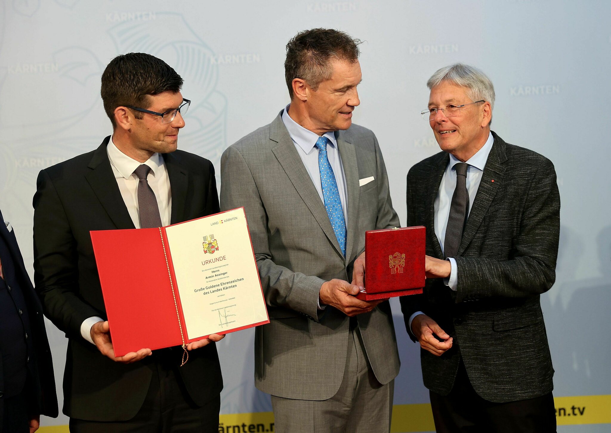 "Großer Kärntner": Armin Assinger erhielt Großes Goldenes Ehrenzeichen ...