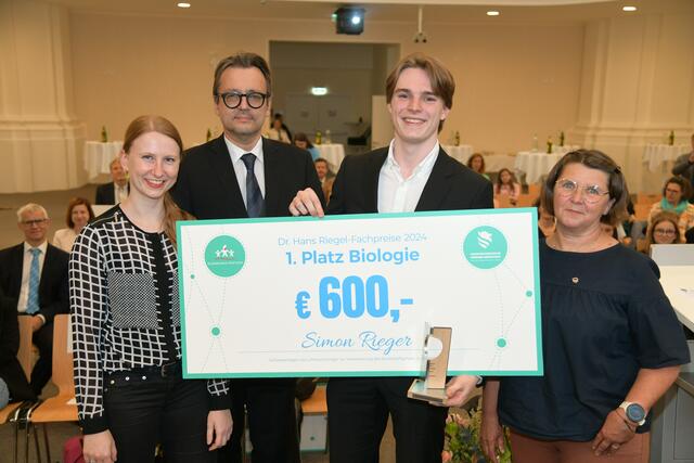 Dr. Hans Riegel-Fachpreise: Spitzen-Nachwuchs an der FH Wiener Neustadt ...