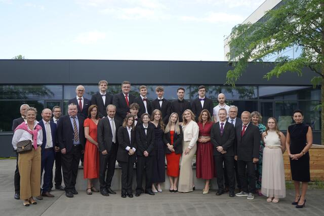 Maturafotos: Andorf Technology School verabschiedet Maturaklassen 2024 ...