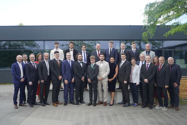 Maturafotos: Andorf Technology School verabschiedet Maturaklassen 2024 ...