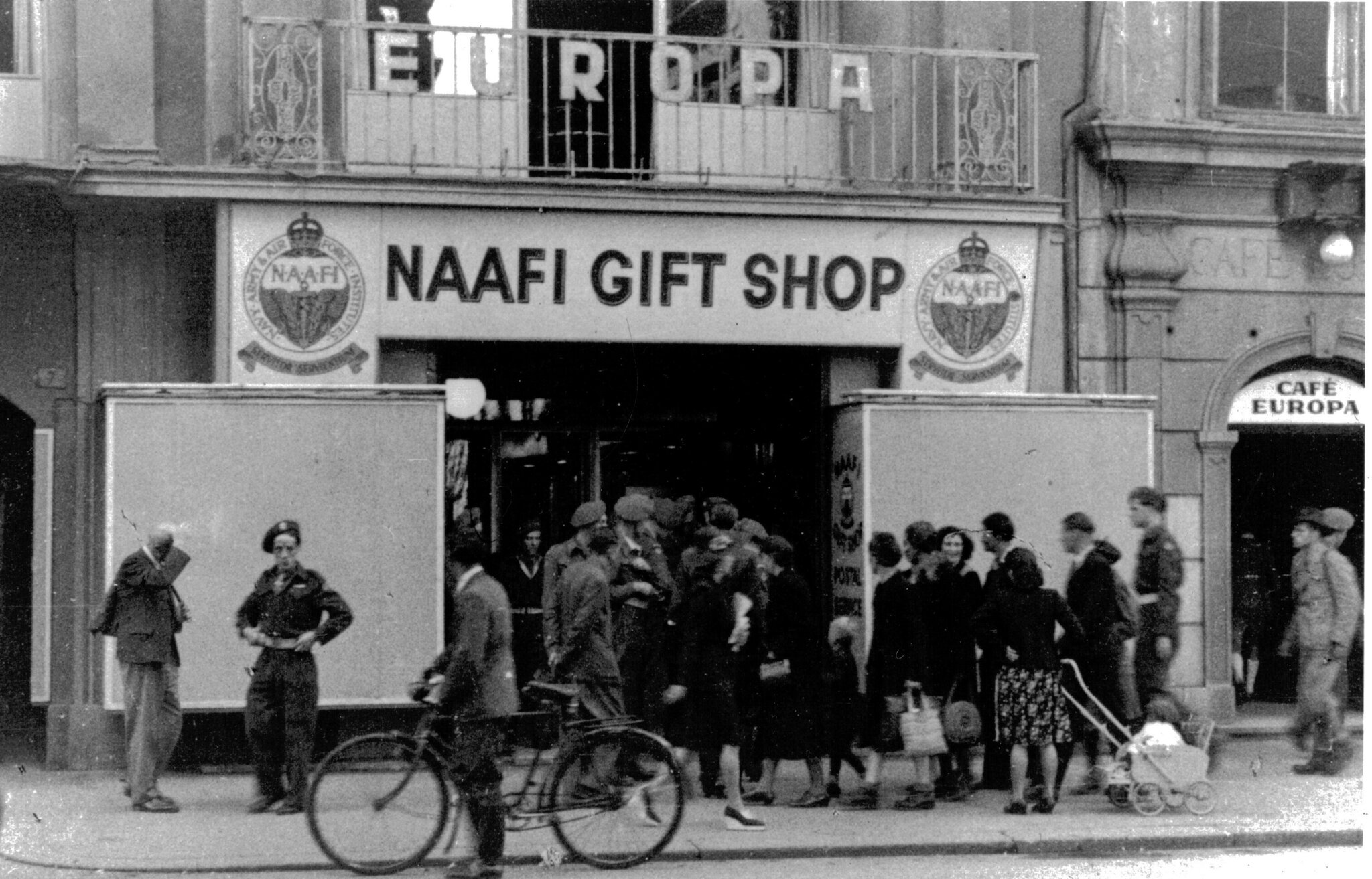 Einst & Jetzt Teil 196: Das Café über "NAAFI"-Shop in der Herrengasse ...
