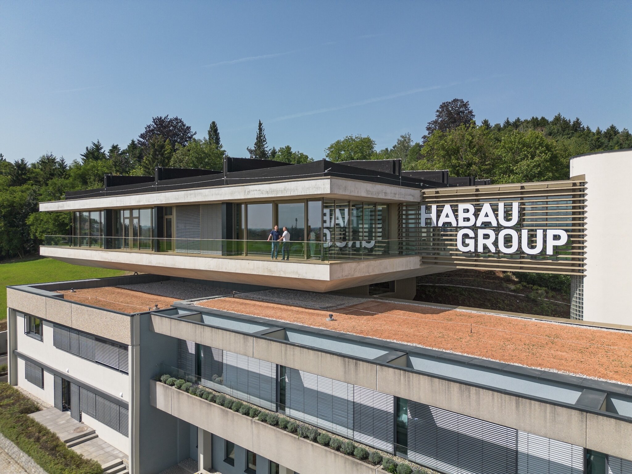 Mit schwebendem "AirDeck": Habau eröffnete neue Konzernzentrale in Perg ...