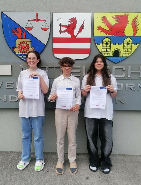 Mittelschule St. Andrä-Wördern: Überreichung von Urkunden für Schüler ...