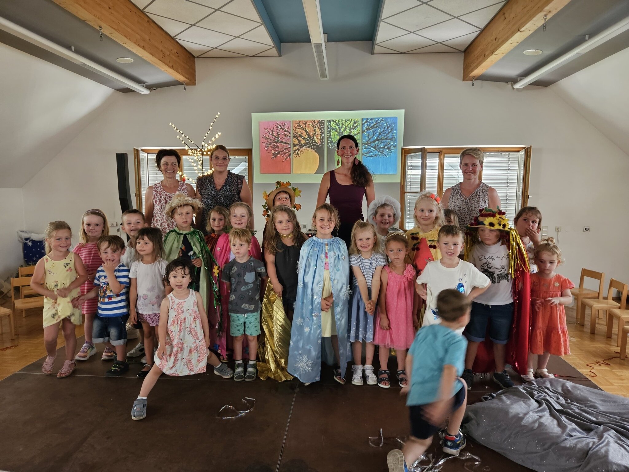 Kindergarten Pitschgau: "Die vier Jahreszeiten" bewegen die Kinder ...