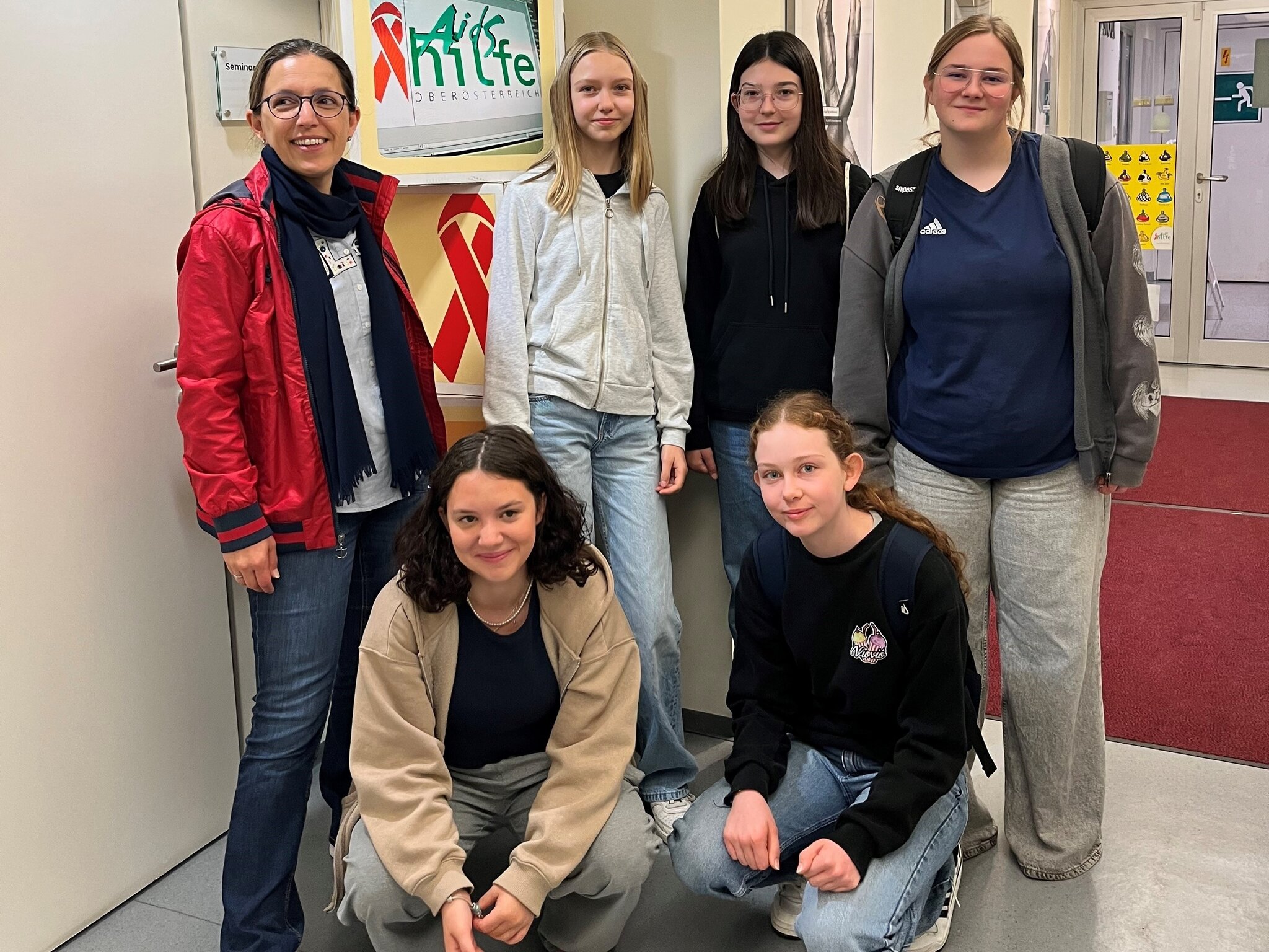 Workshops: Schüler:innen der SMS St. Valentin besuchen Aidshilfe in ...