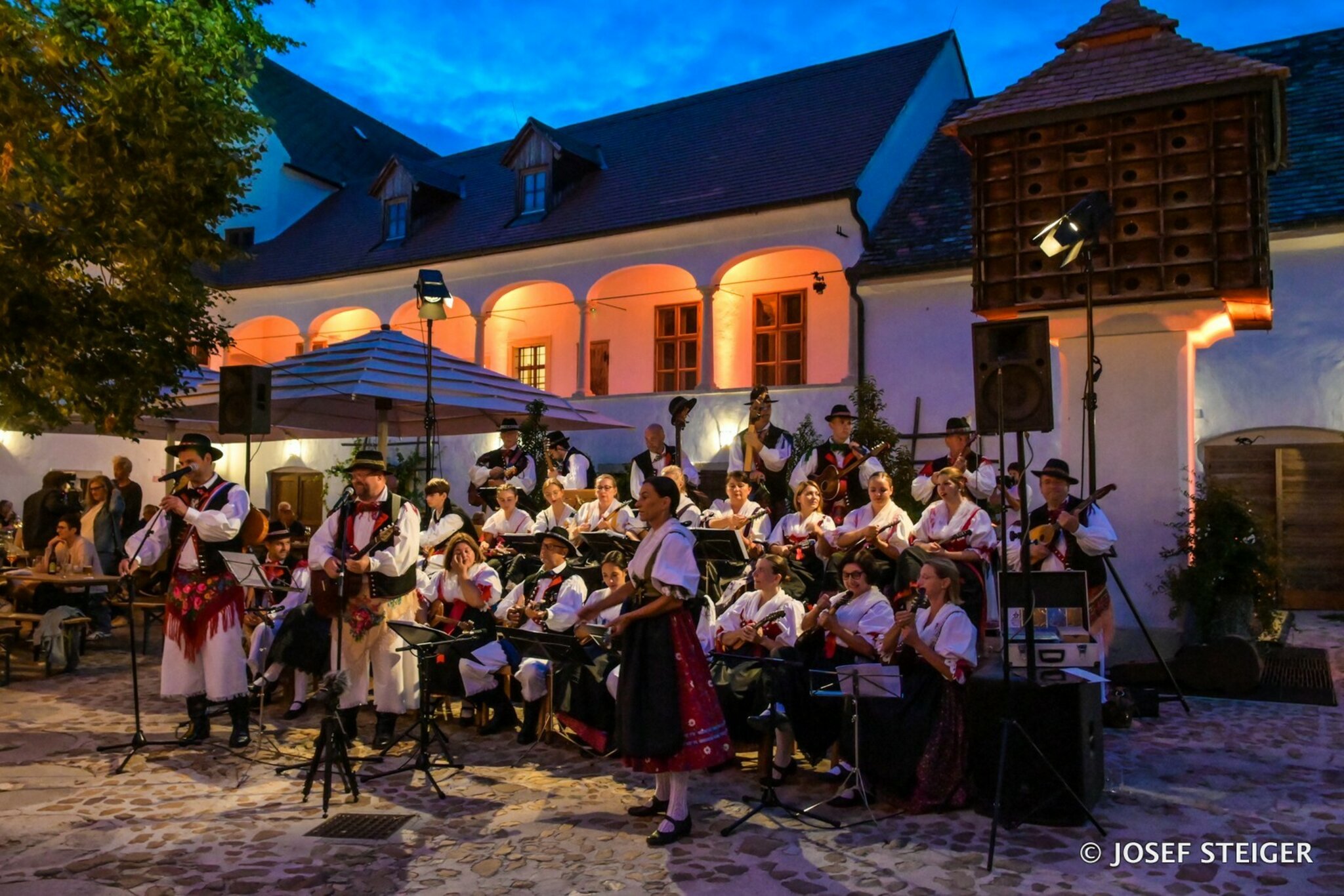 Wo Tradition gepflegt wird: Tamburica-Abende jeden Donnerst in der Mü ...
