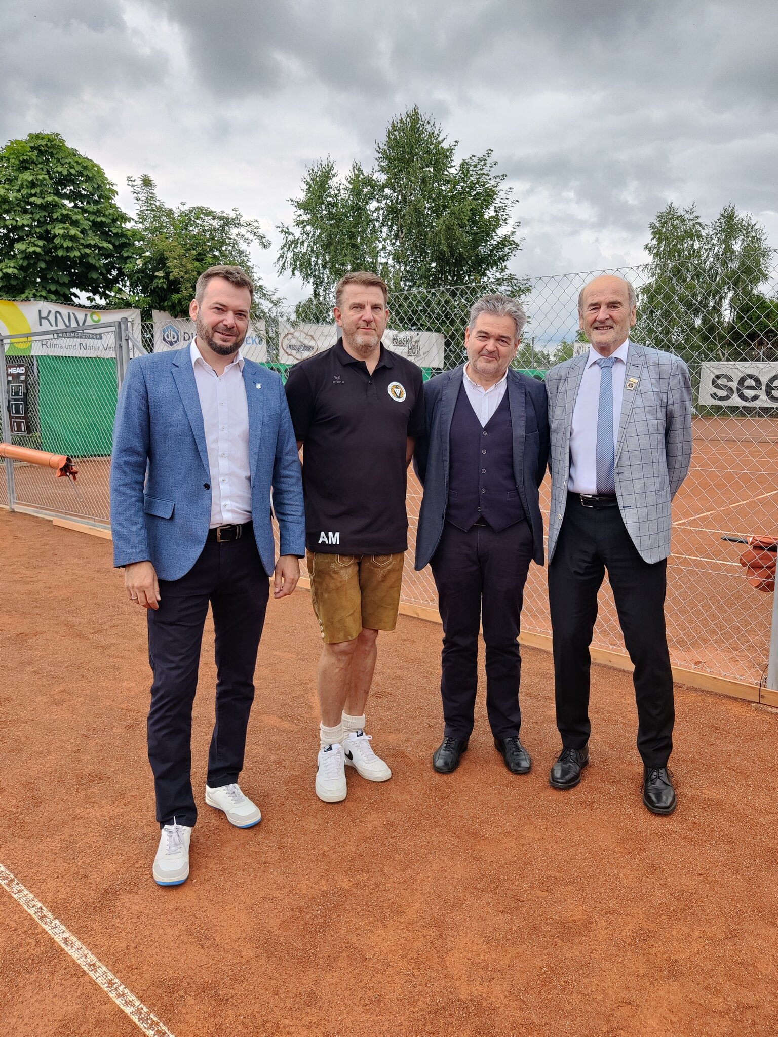 Ortsreportage "Mein Schörfling": Neuer Tennisplatz mit Clubhaus wurde ...