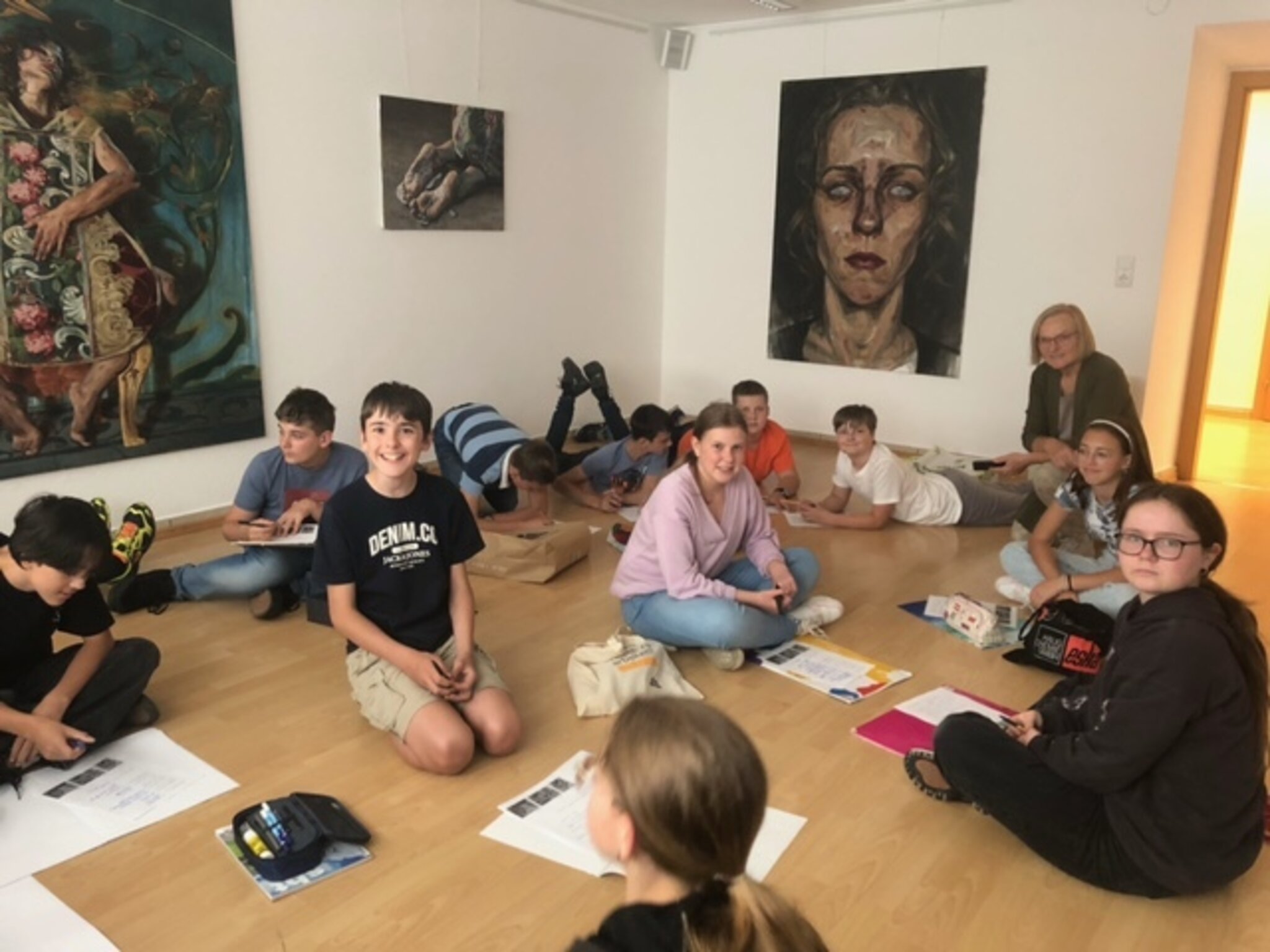 Kunst: Die 3b der MS Stumm in der Ziller Galerie - Schwaz
