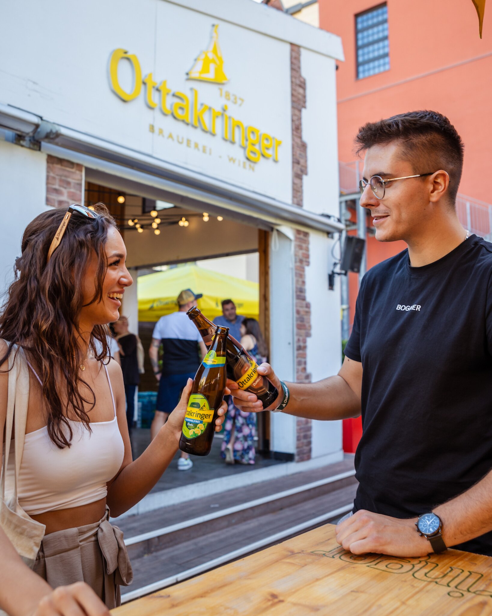 Bierfest in der Brauerei: Kühles Bier bei warmen Wetter in Ottakring - Ottakring