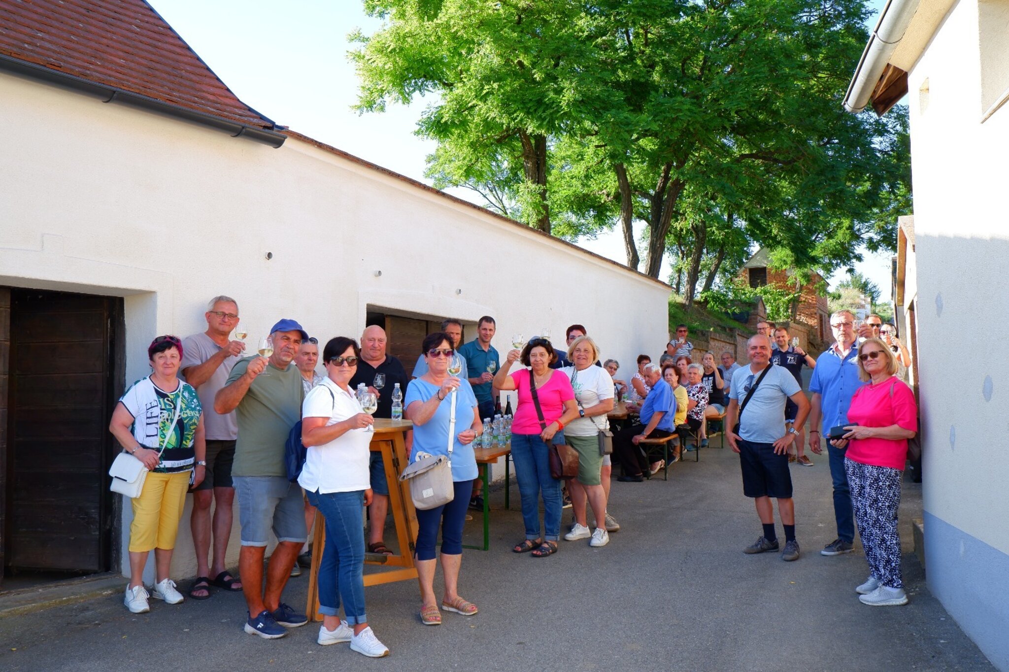 Information: Bürgermeisterrundgang in Schrattenberg ein voller Erfolg ...