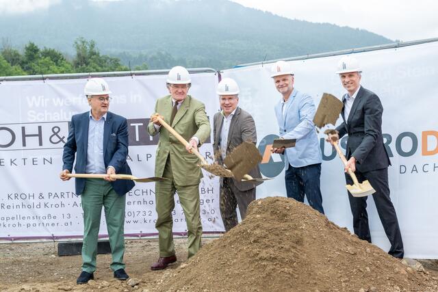 Fünf Millionen werden investiert: Spatenstich von AustroDach in St ...