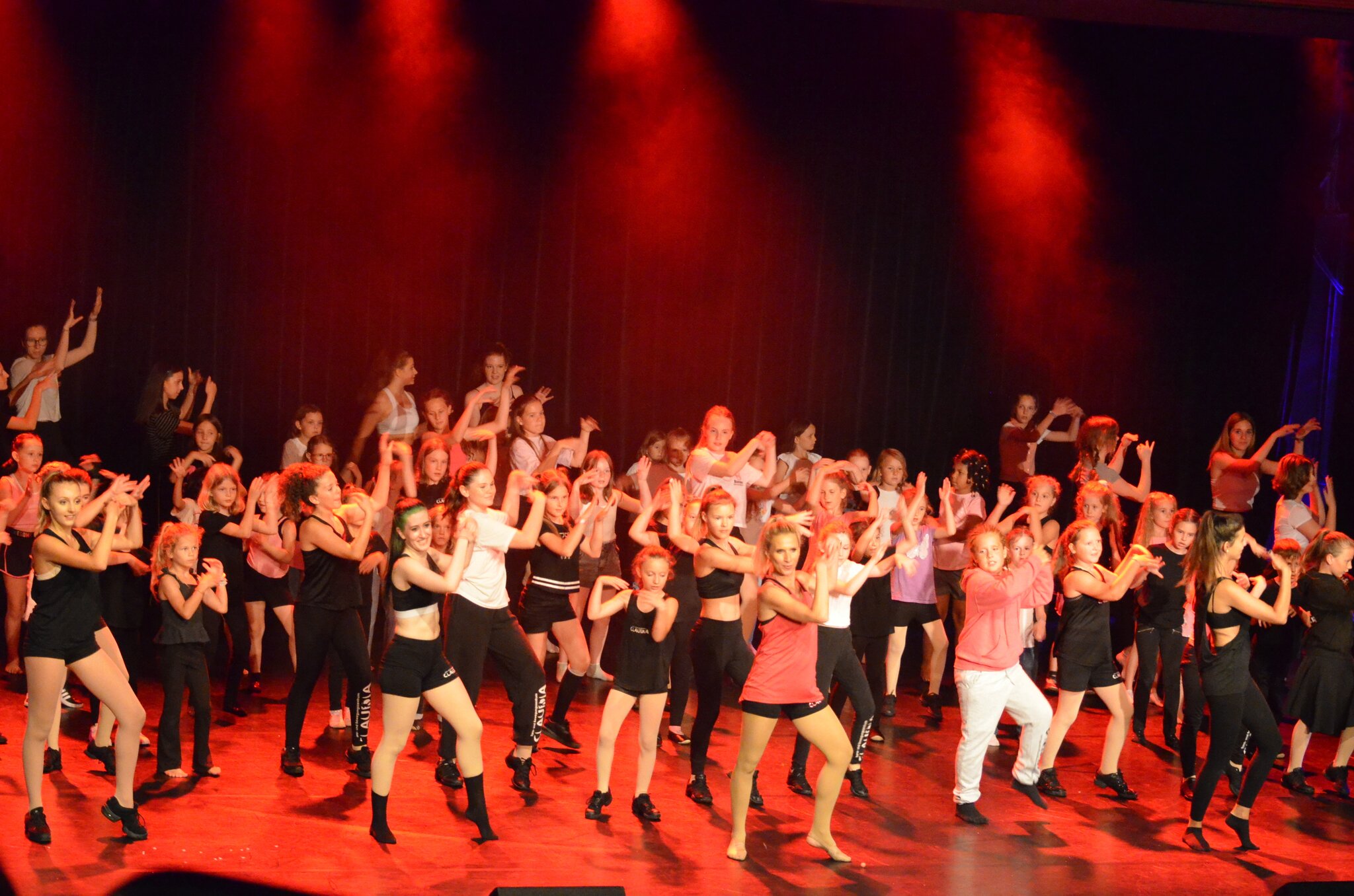Abschluss-Show des Tanz- und Bewegungszentrums: "Dance, Dance, Dance ...
