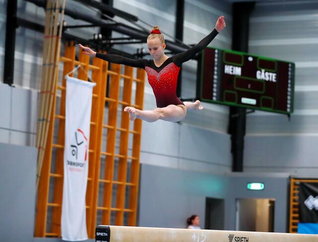 Kunstturnen, Landesmeisterschaft, Turnen,: Nachwuchstalent Maria Strigl ...
